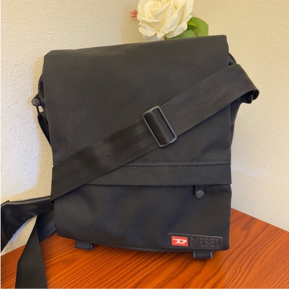 Diesel | Bags | Vintage Black Y2k Diesel Messenger Crossbody Bag ...
